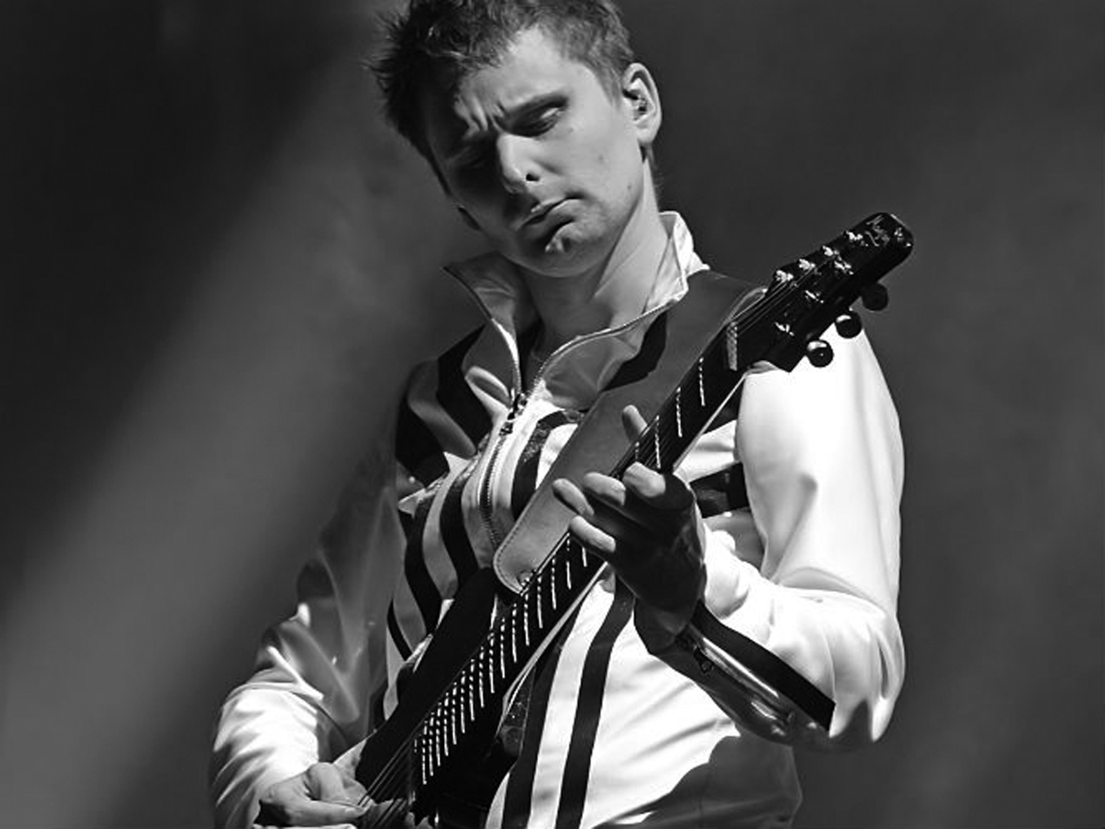 Matt Bellamy Wallpapers - Wallpaper Cave