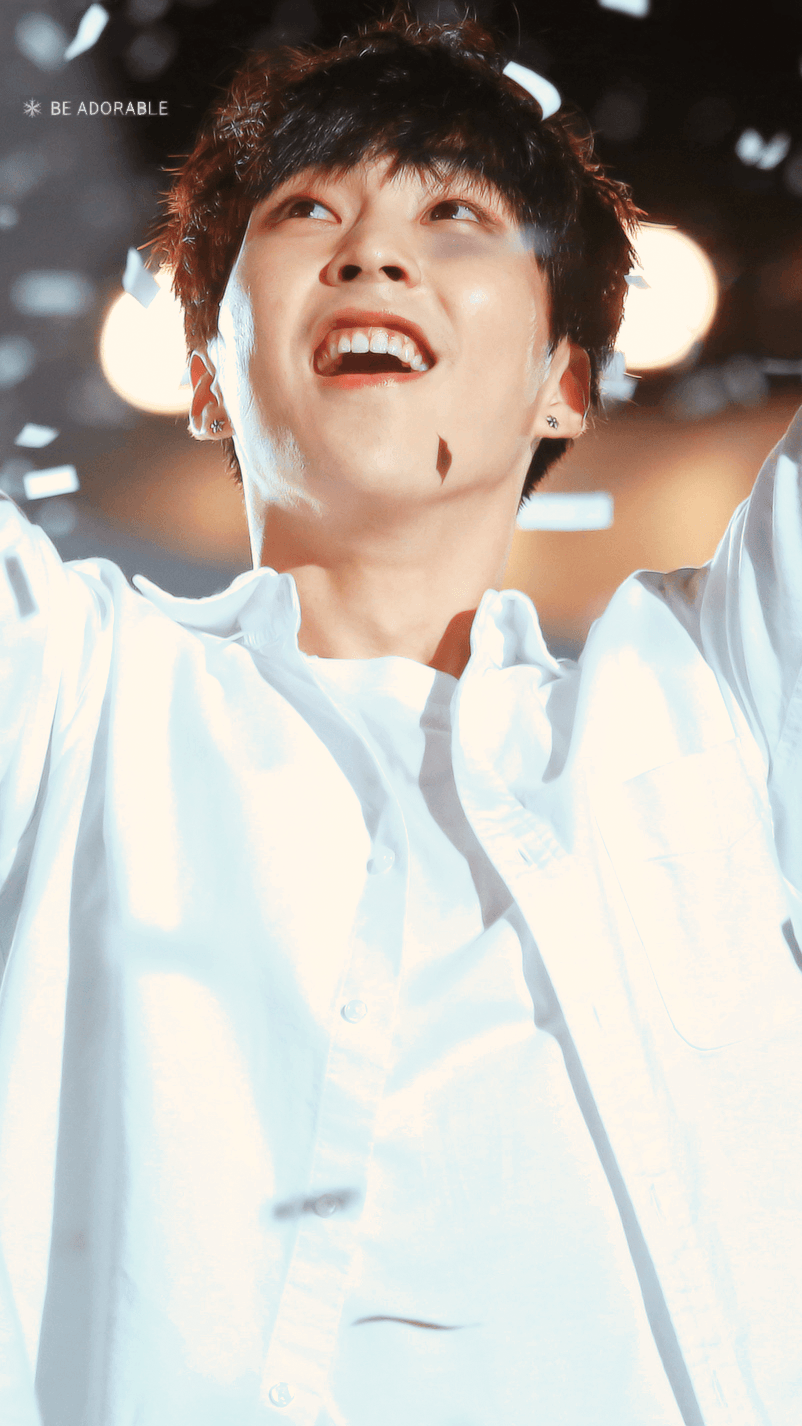 Xiumin Wallpaper Hd Exo Xiumin Kim Minseok Wallpaper Gif Blue Flowers ...