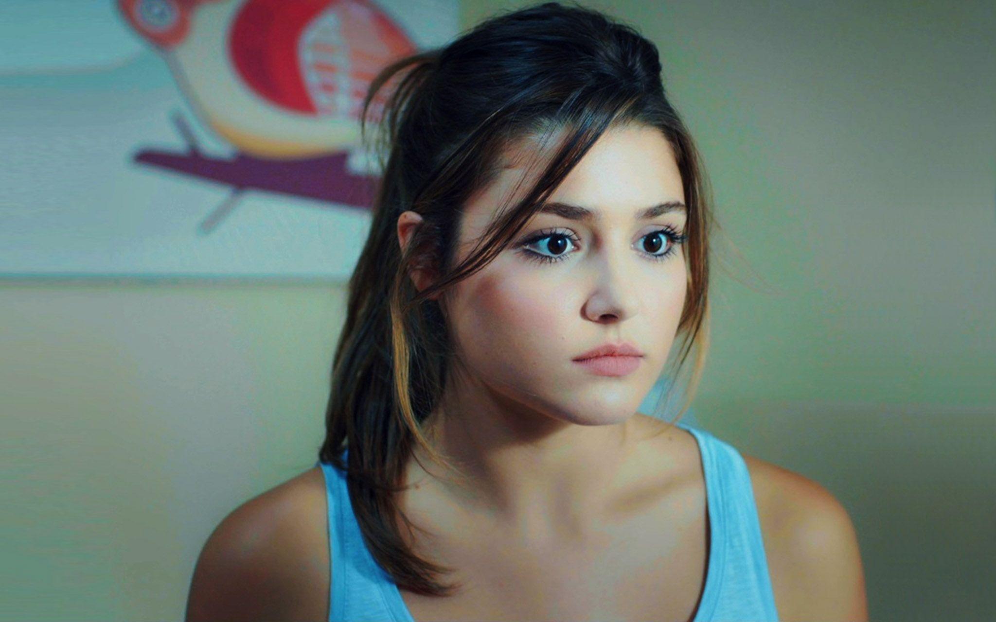 Actress Hande Ercel Desktop HD Wallpapers - Wallpaper Cave