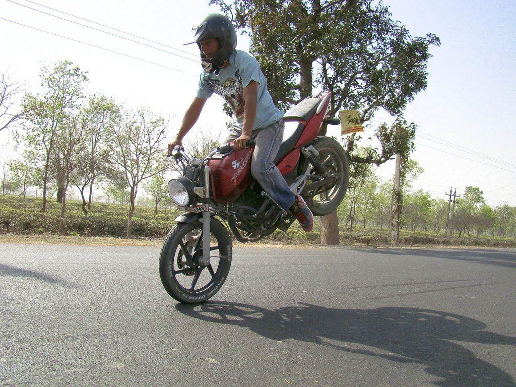 Pulsar 220 Bike Stunt Wallpapers - Wallpaper Cave