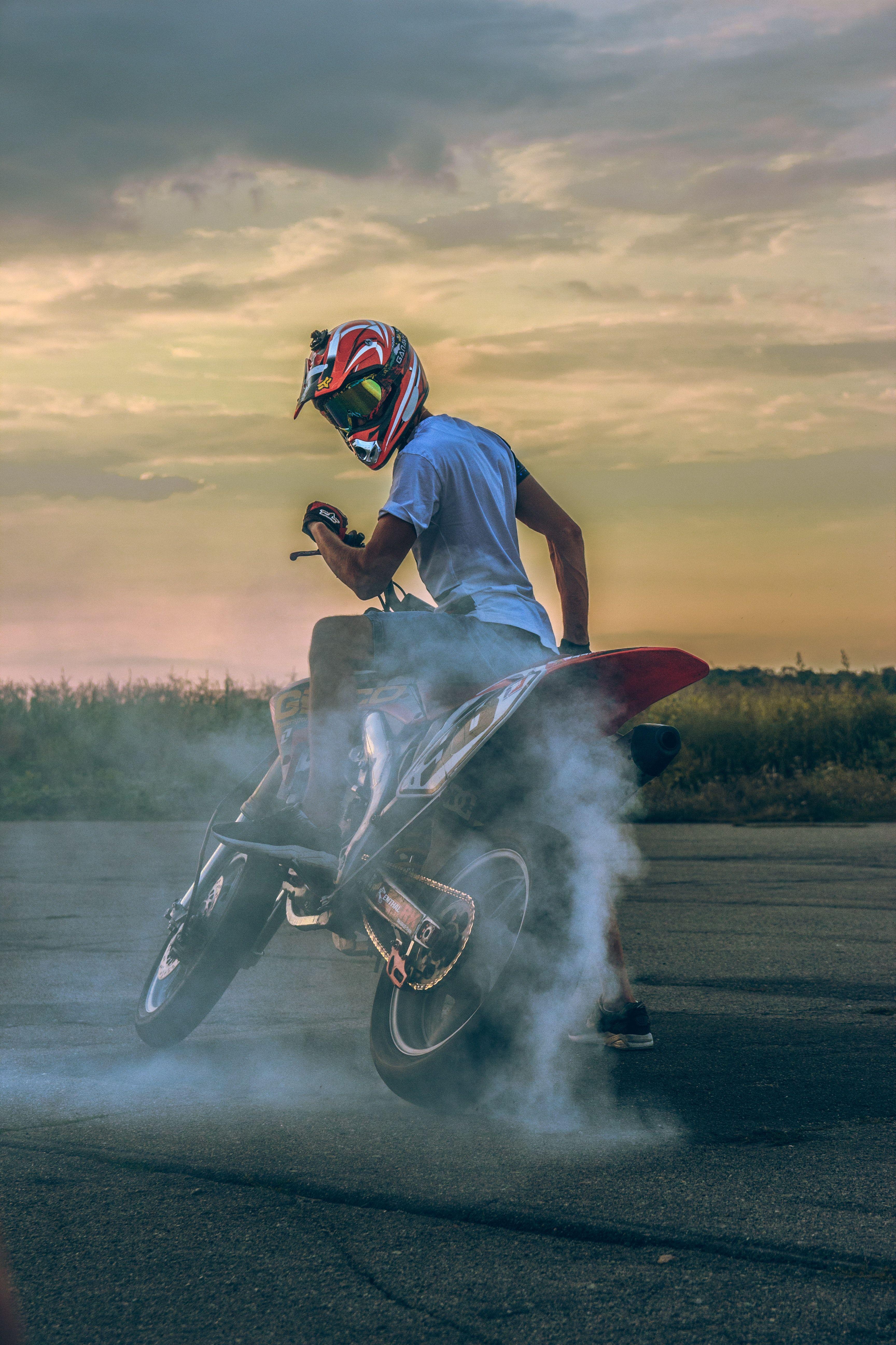 Biker Wallpaper Hd Carrotapp
