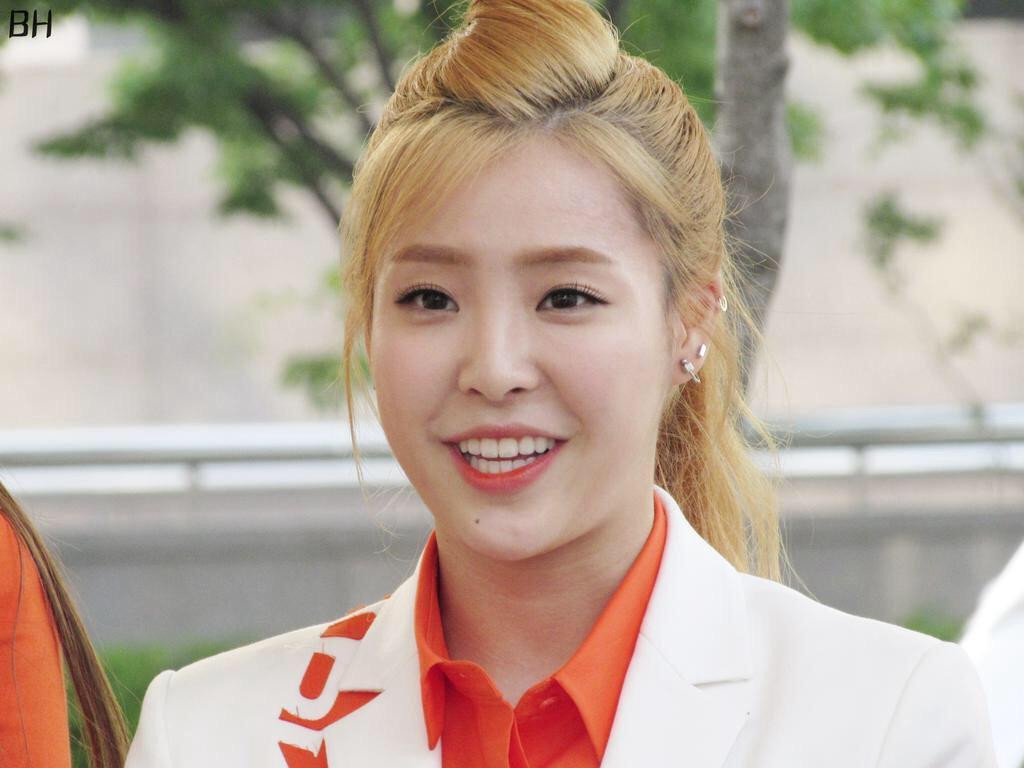 Jeon Minju Wallpapers - Wallpaper Cave