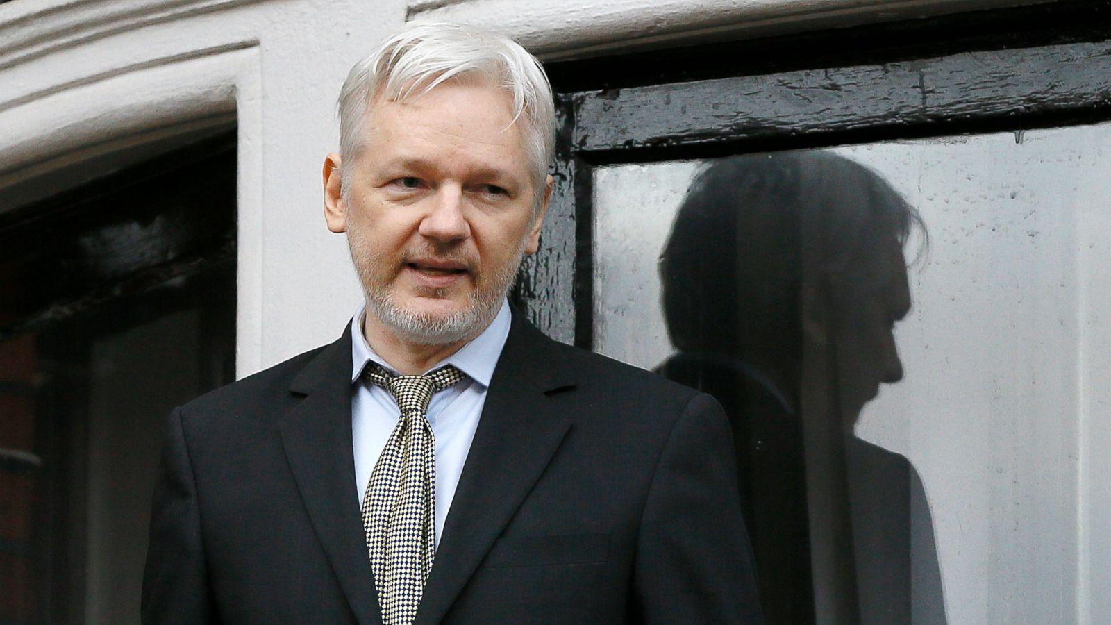 Julian Assange Wallpapers Wallpaper Cave