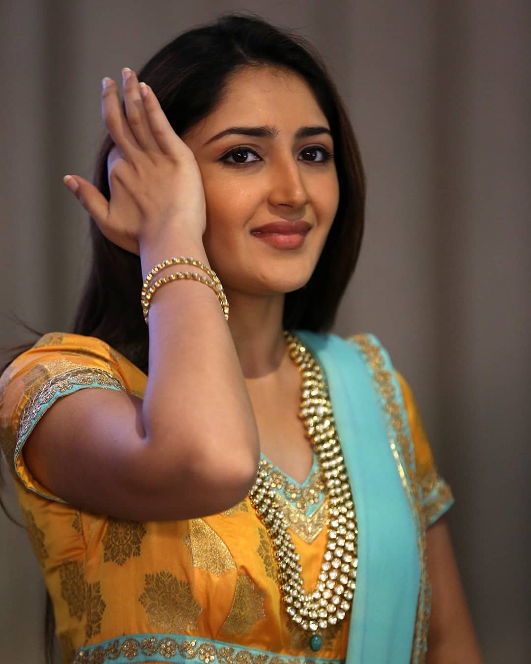 Sayyeshaa Wallpapers - Wallpaper Cave