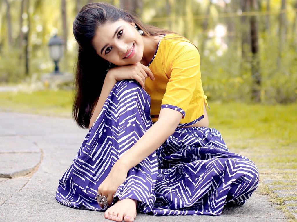 Vani Bhojan Wallpapers - Wallpaper Cave