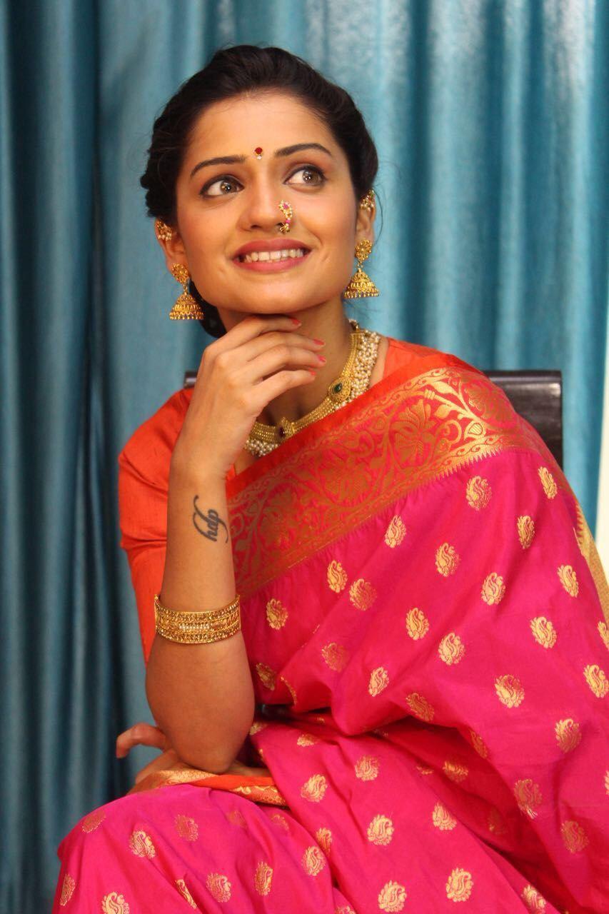 Hruta Durgule Wallpapers - Wallpaper Cave