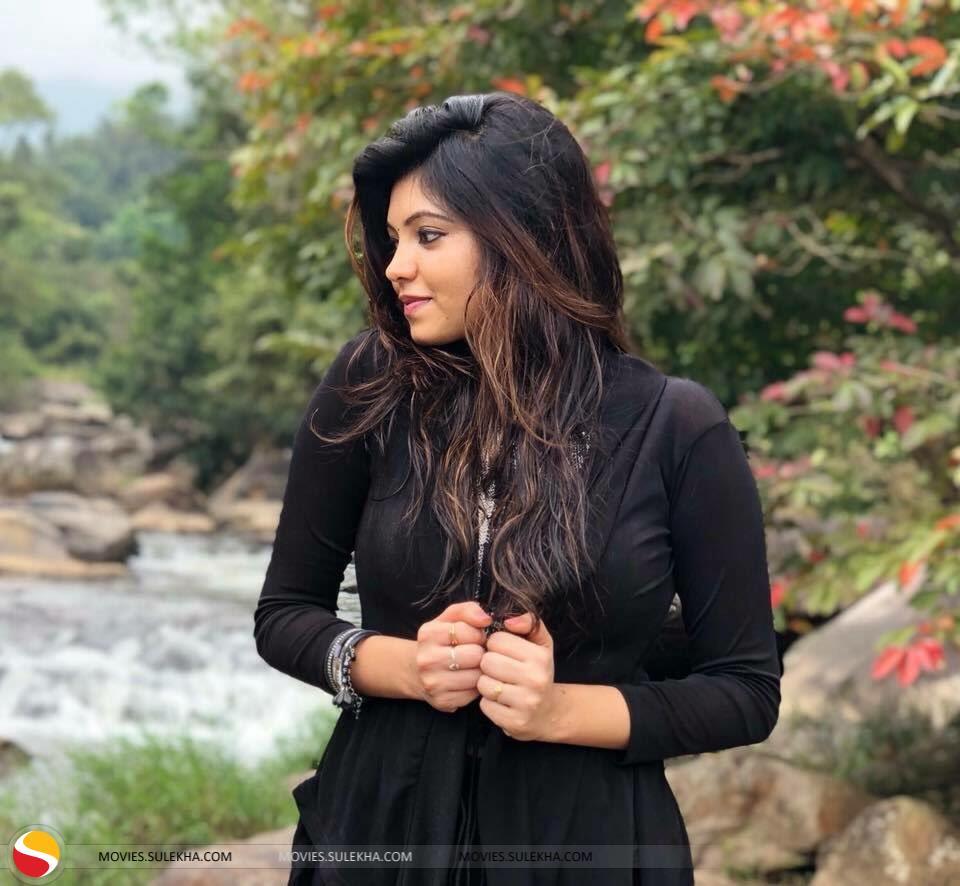 Athulya Ravi Wallpapers - Wallpaper Cave