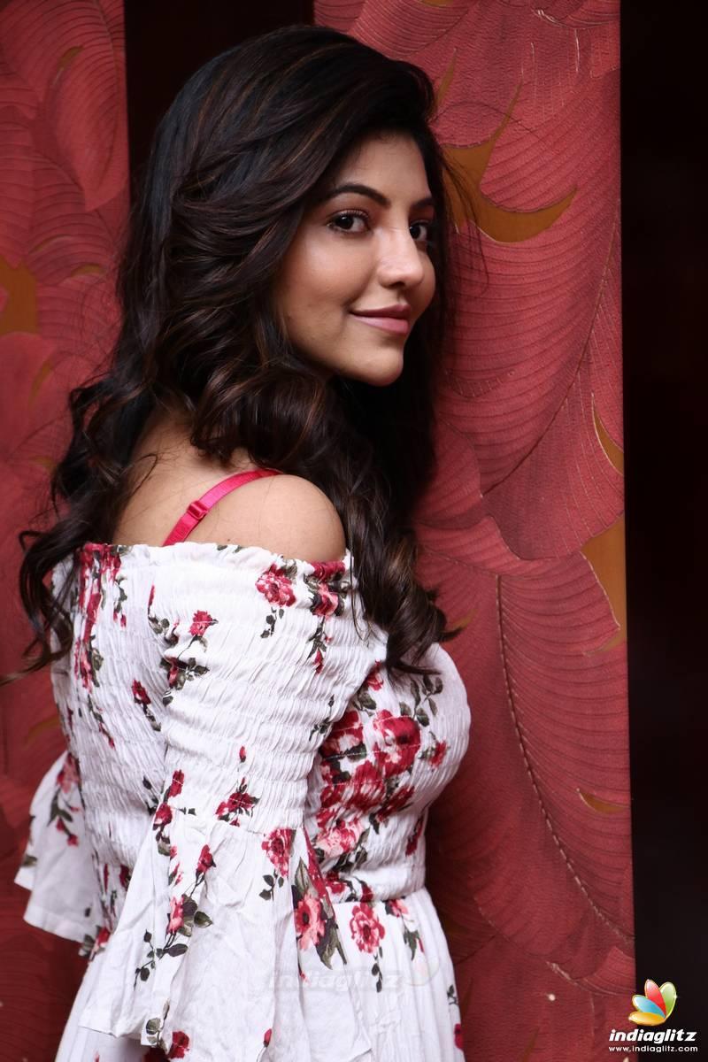 Athulya Ravi Wallpapers - Wallpaper Cave