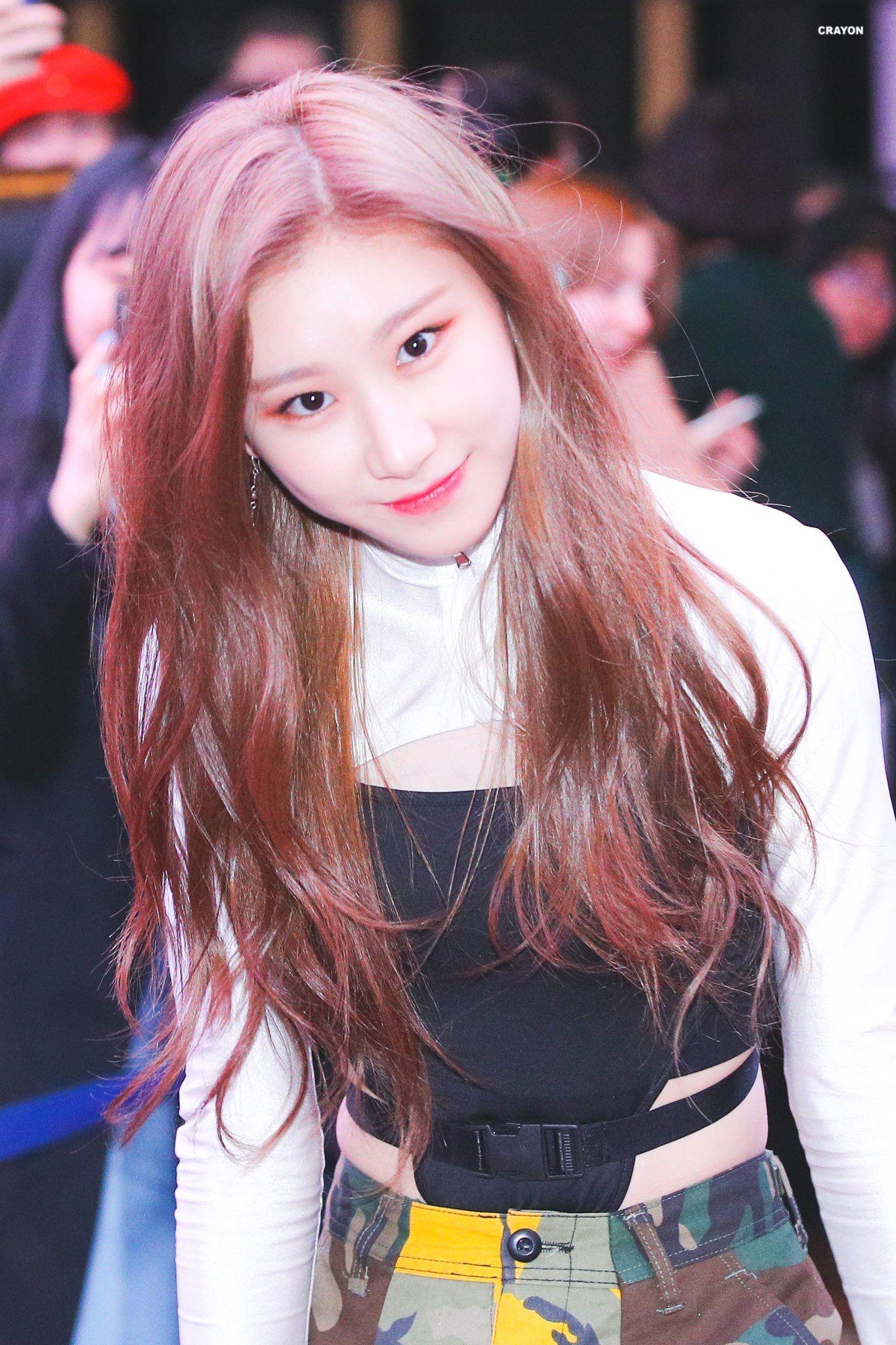 Lee Chae-ryeong Wallpapers - Wallpaper Cave