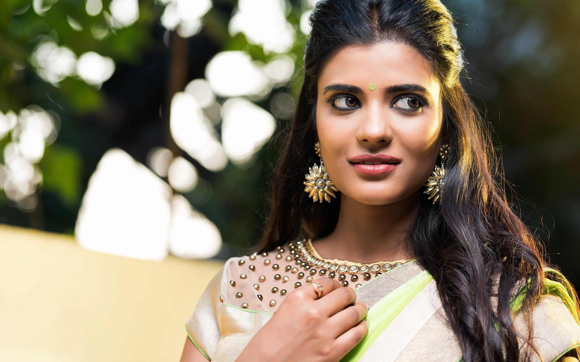 Aishwarya Rajesh Wallpapers - Wallpaper Cave