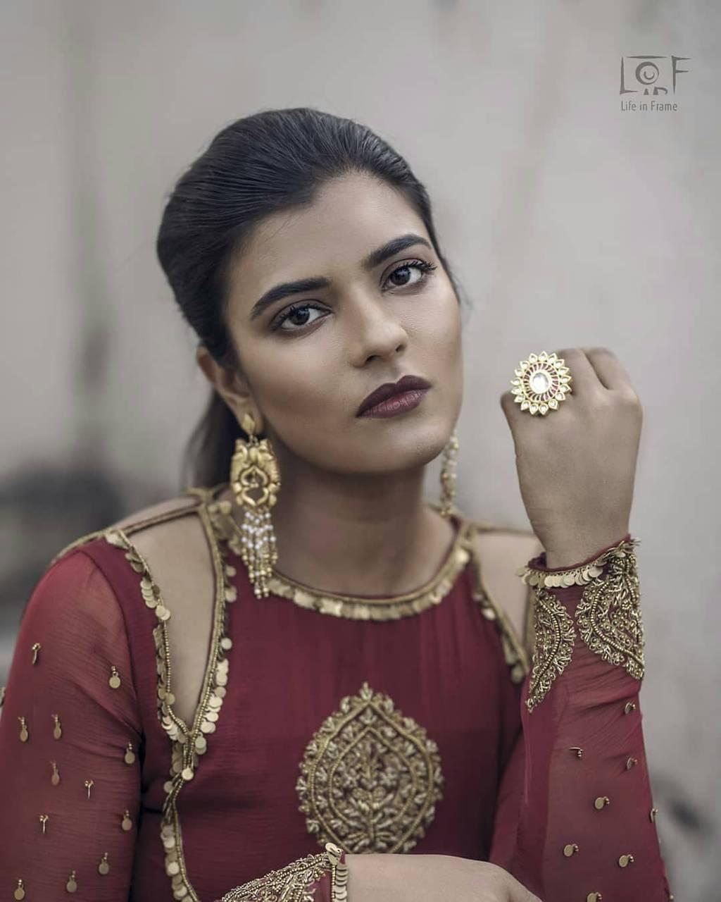 Aishwarya Rajesh Wallpapers - Wallpaper Cave