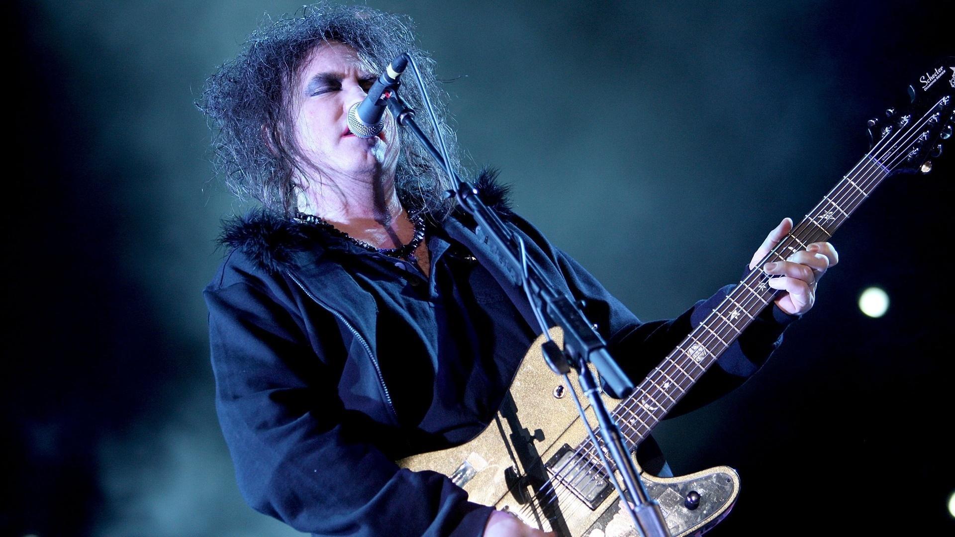 Robert Smith Wallpapers - Wallpaper Cave