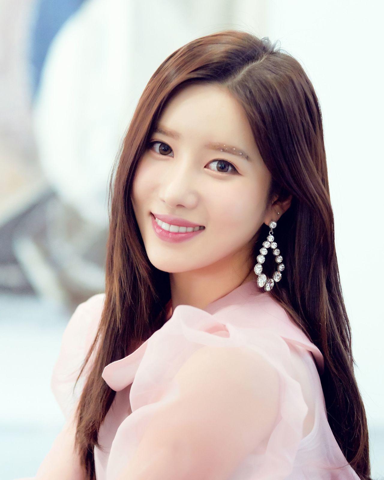 Taeha Momoland Wallpapers - Wallpaper Cave