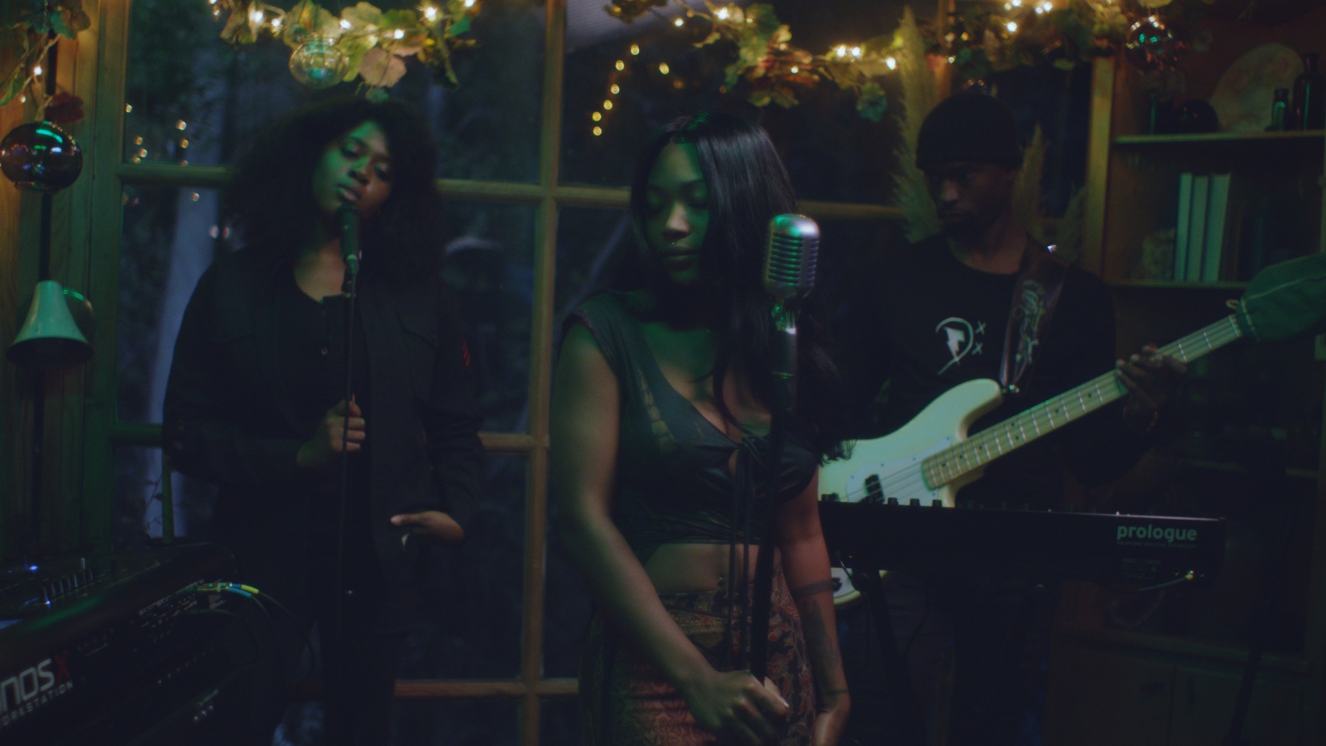 Summer Walker Playing Games Wallpapers - Wallpaper Cave