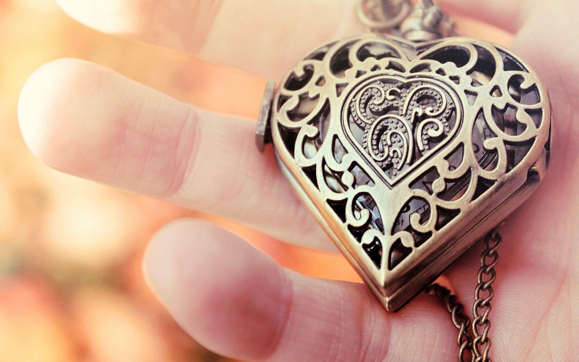 Silver Chain Wallpapers - Wallpaper Cave