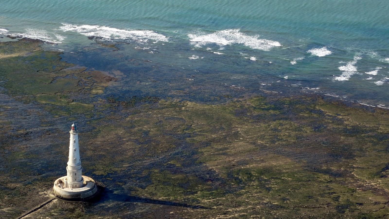 Lighthouse Guiding Boat Wallpapers - Wallpaper Cave