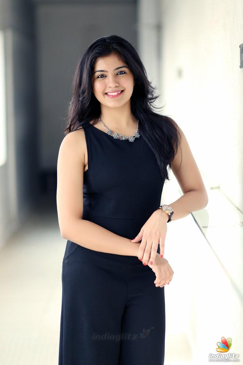 Amritha Aiyer Wallpapers - Wallpaper Cave