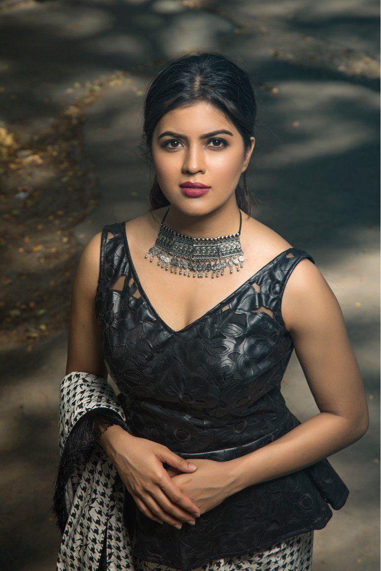 Amritha Aiyer Wallpapers - Wallpaper Cave