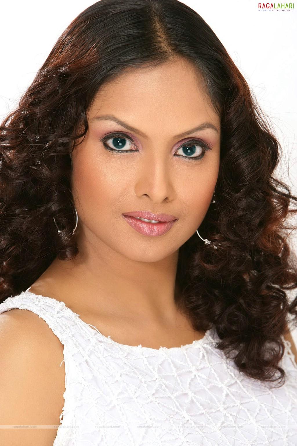 Jyothirmayi Wallpapers - Wallpaper Cave