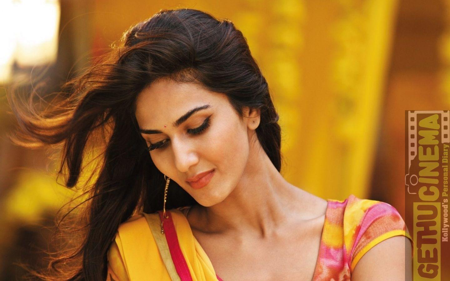 Vani Kapoor Desktop Wallpapers - Wallpaper Cave