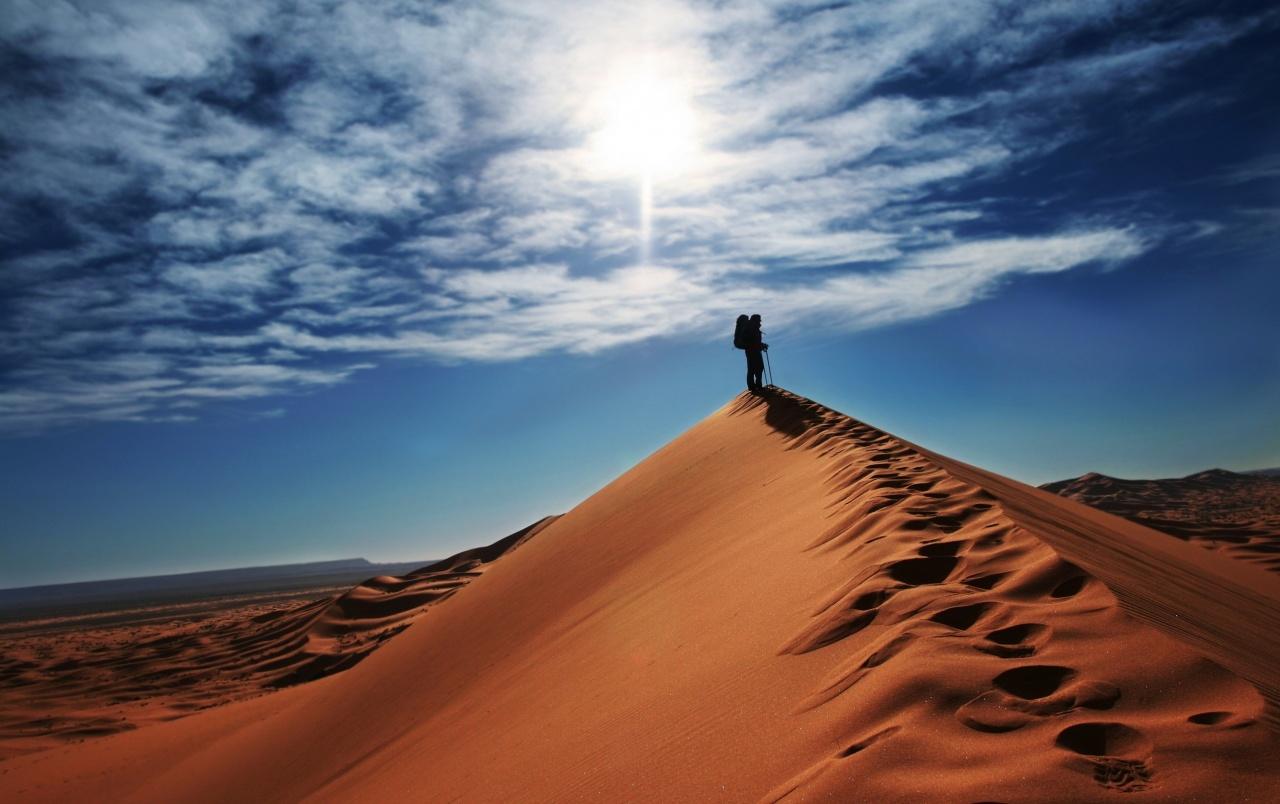 Desert Dunes Walking Wallpapers - Wallpaper Cave
