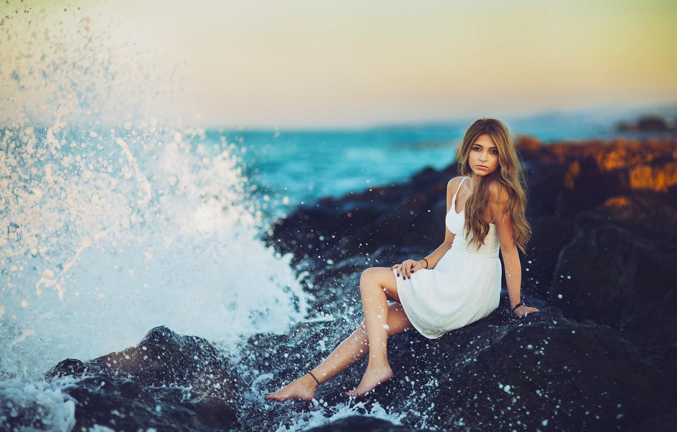 Girl On Waves Wallpaper