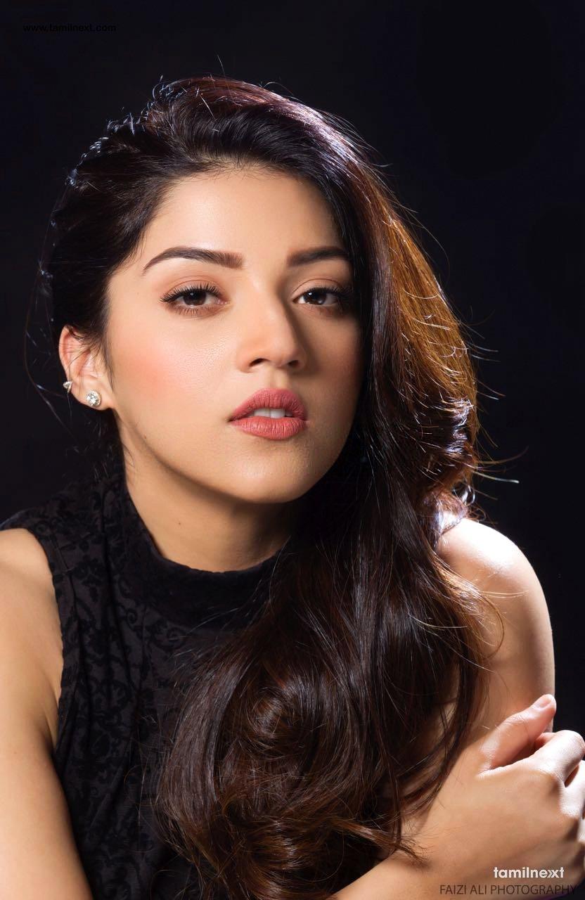 Mehreen Kaur Pirzada Wallpapers - Wallpaper Cave