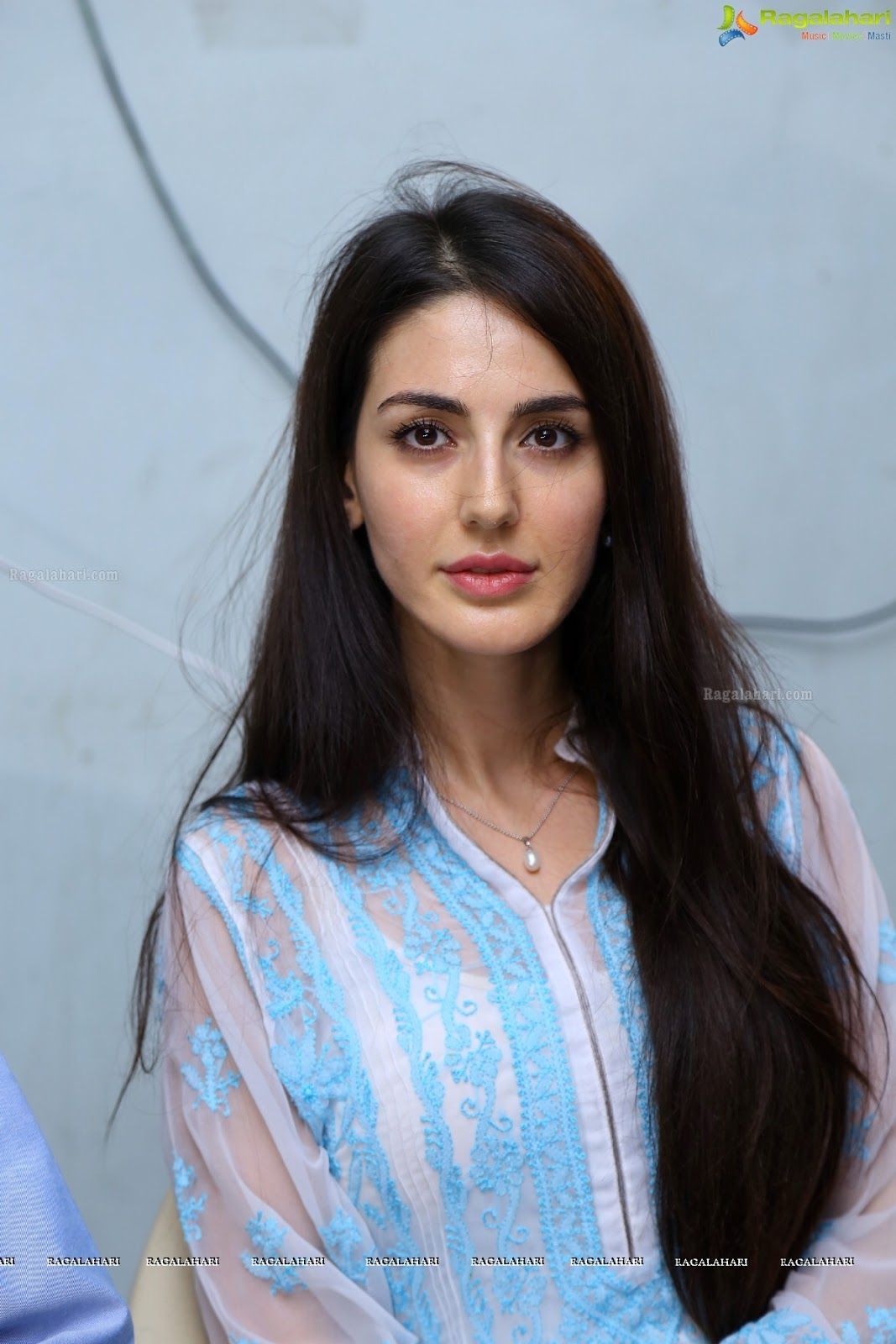 FARAH KARIMAEE Wallpapers - Wallpaper Cave