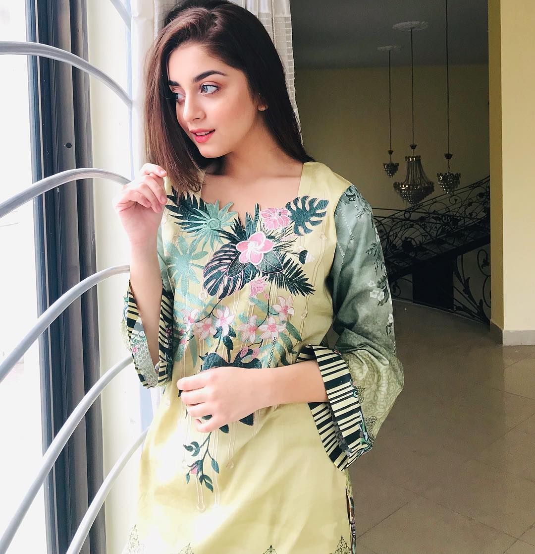 Alizeh Shah Wallpapers - Wallpaper Cave