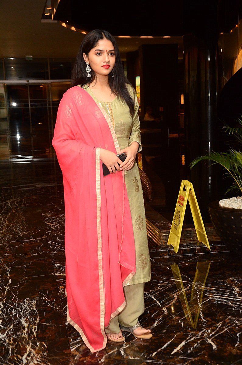 Sunaina Actress Wallpapers - Wallpaper Cave