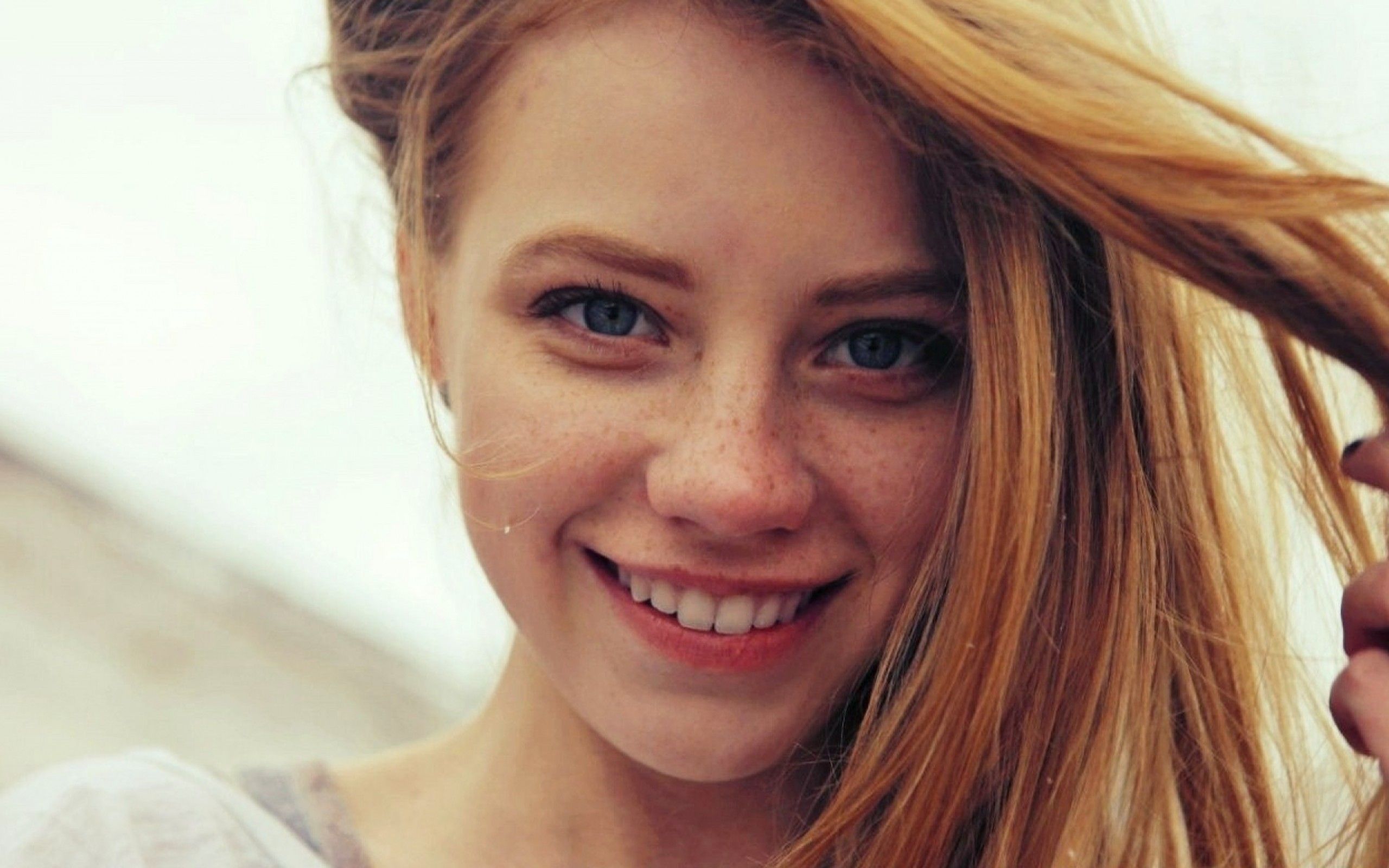 Women Smiling Wallpapers - Wallpaper Cave