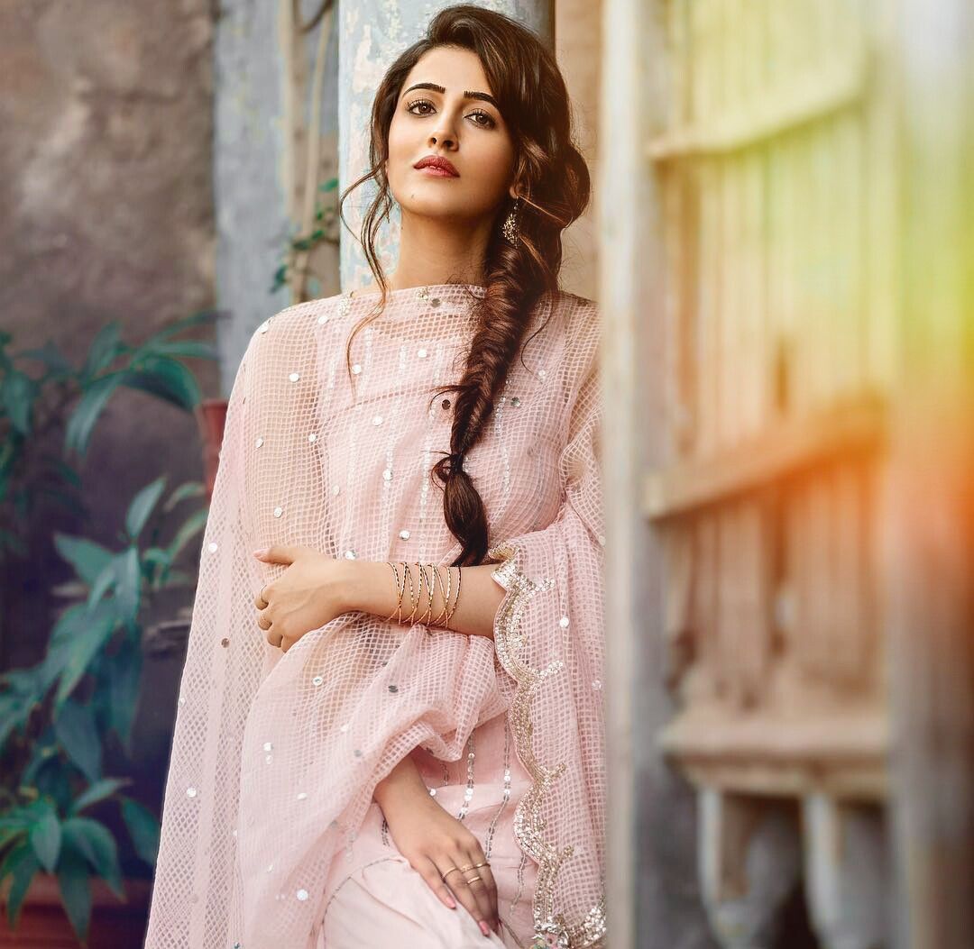 Nupur Sanon Wallpapers - Wallpaper Cave