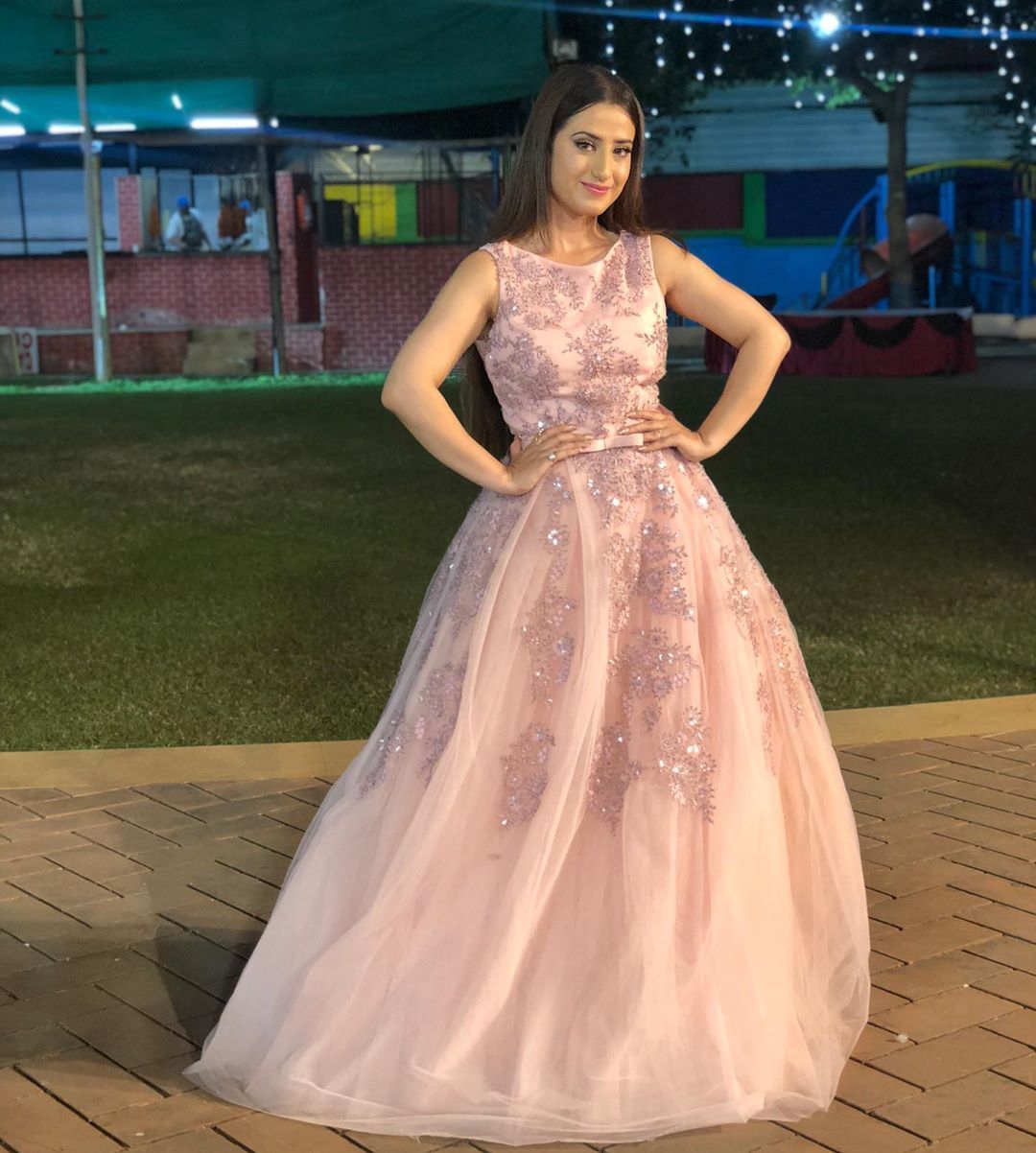 Aalisha Panwar Wallpapers - Wallpaper Cave