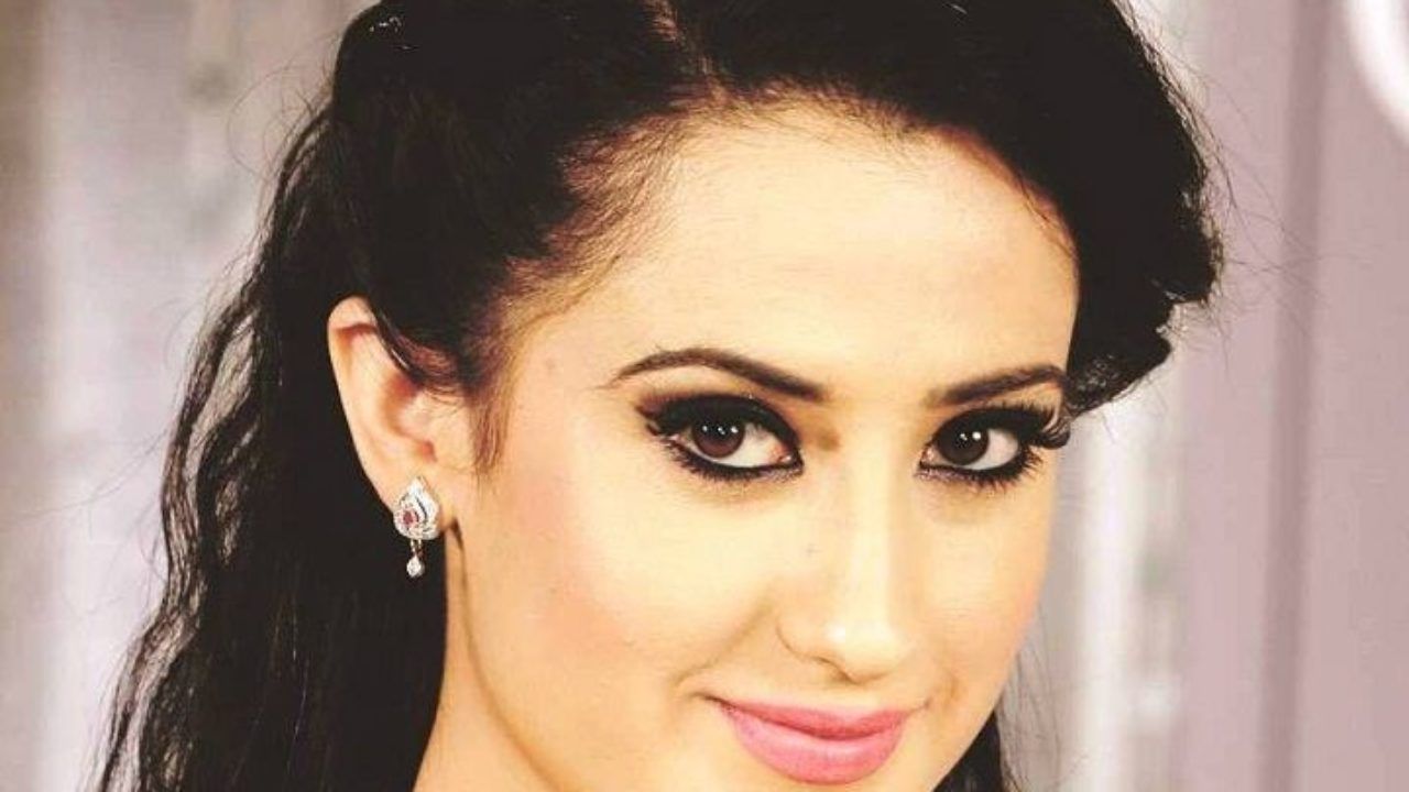 Aalisha Panwar Wallpapers - Wallpaper Cave