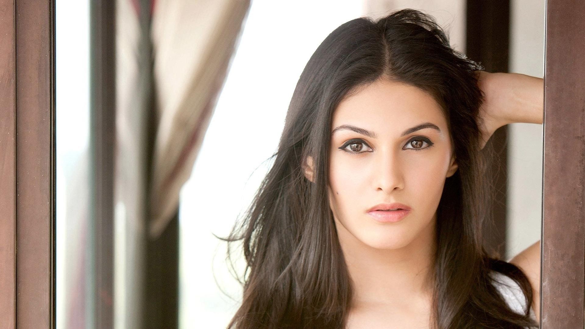 Amyra Dastur HD Wallpapers - Wallpaper Cave