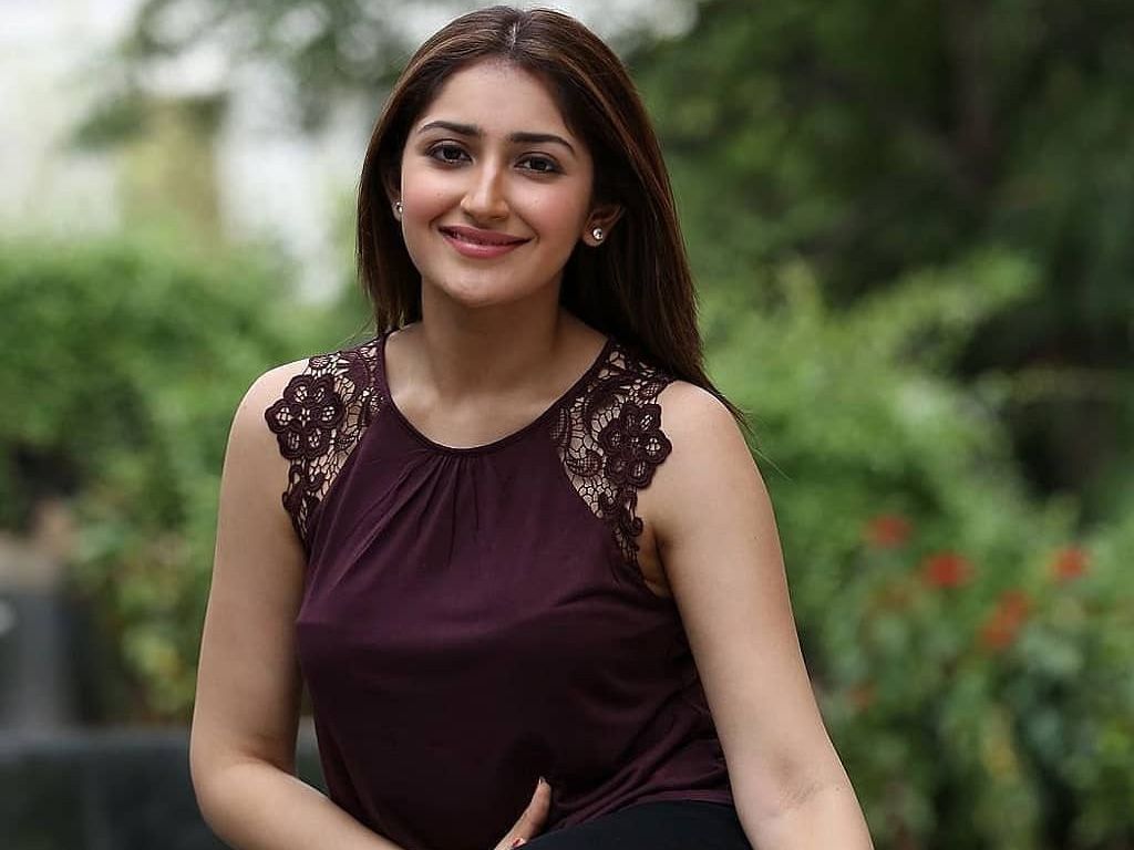 Sayesha Saigal Wallpapers - Wallpaper Cave