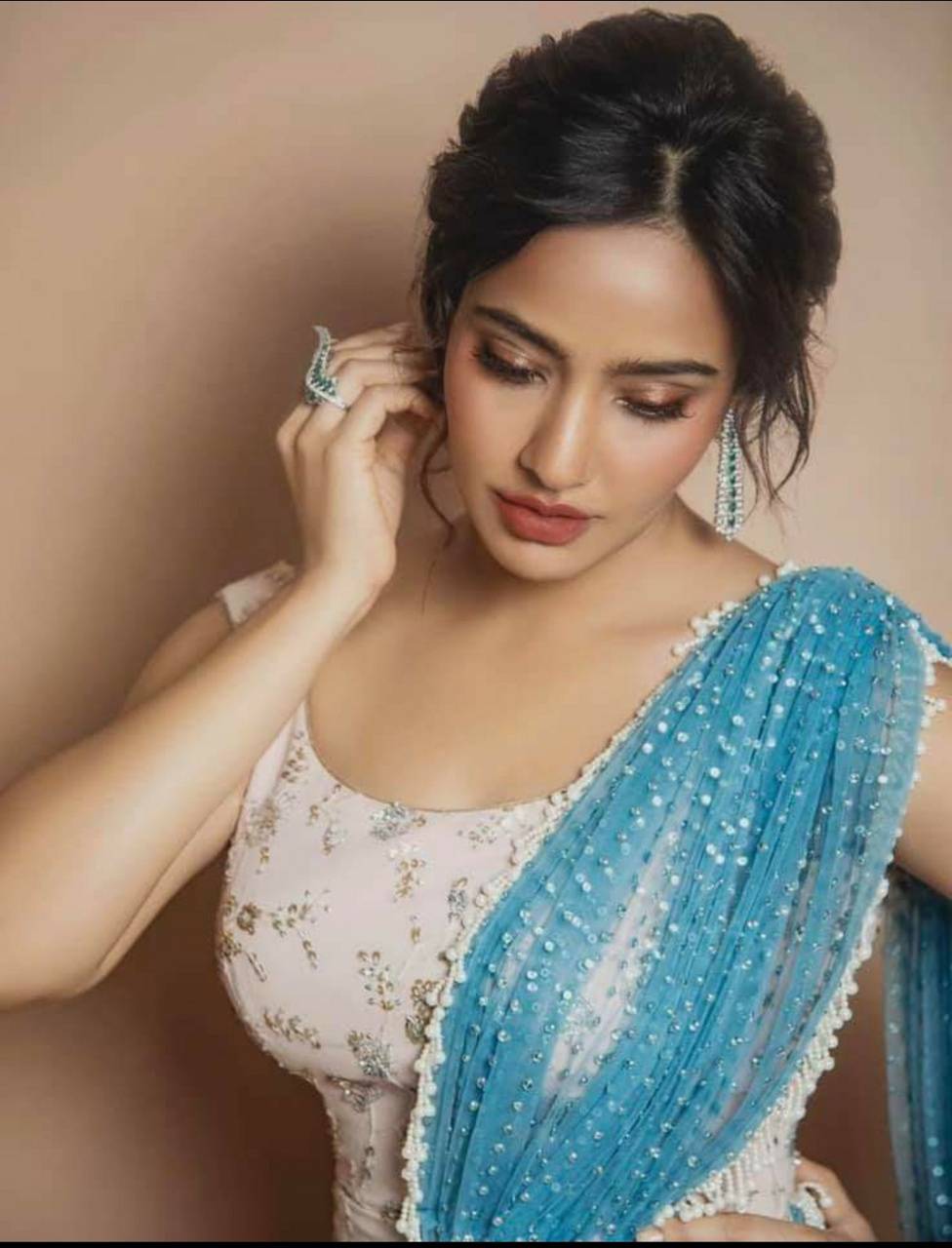 Neha Sharma Phone Wallpapers - Wallpaper Cave