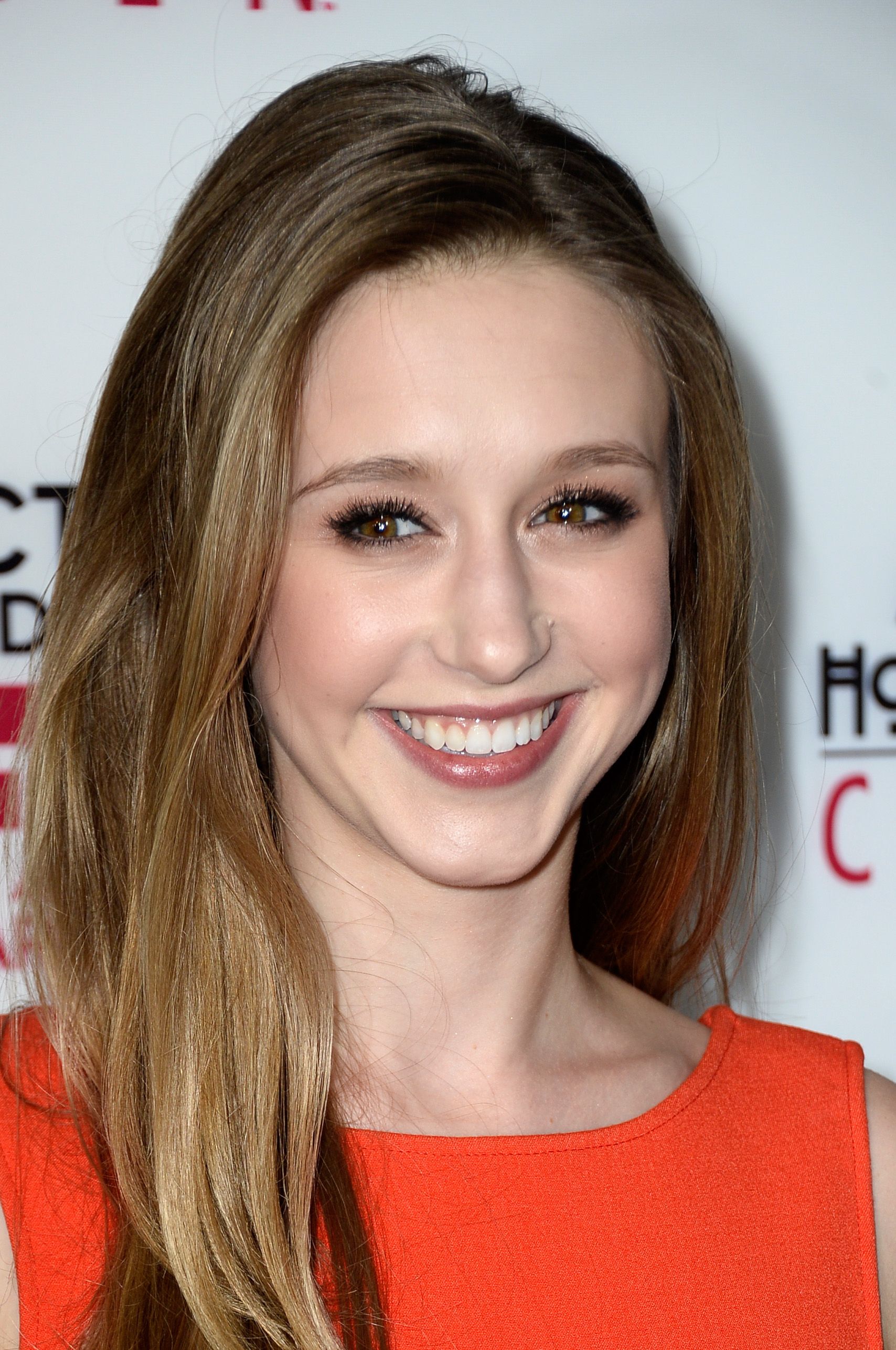Taissa Farmiga iPhone Wallpapers - Wallpaper Cave