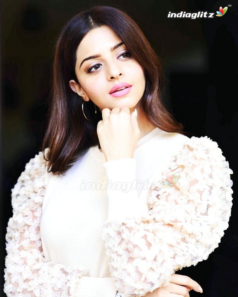 Vedhika Kumar Wallpapers - Wallpaper Cave