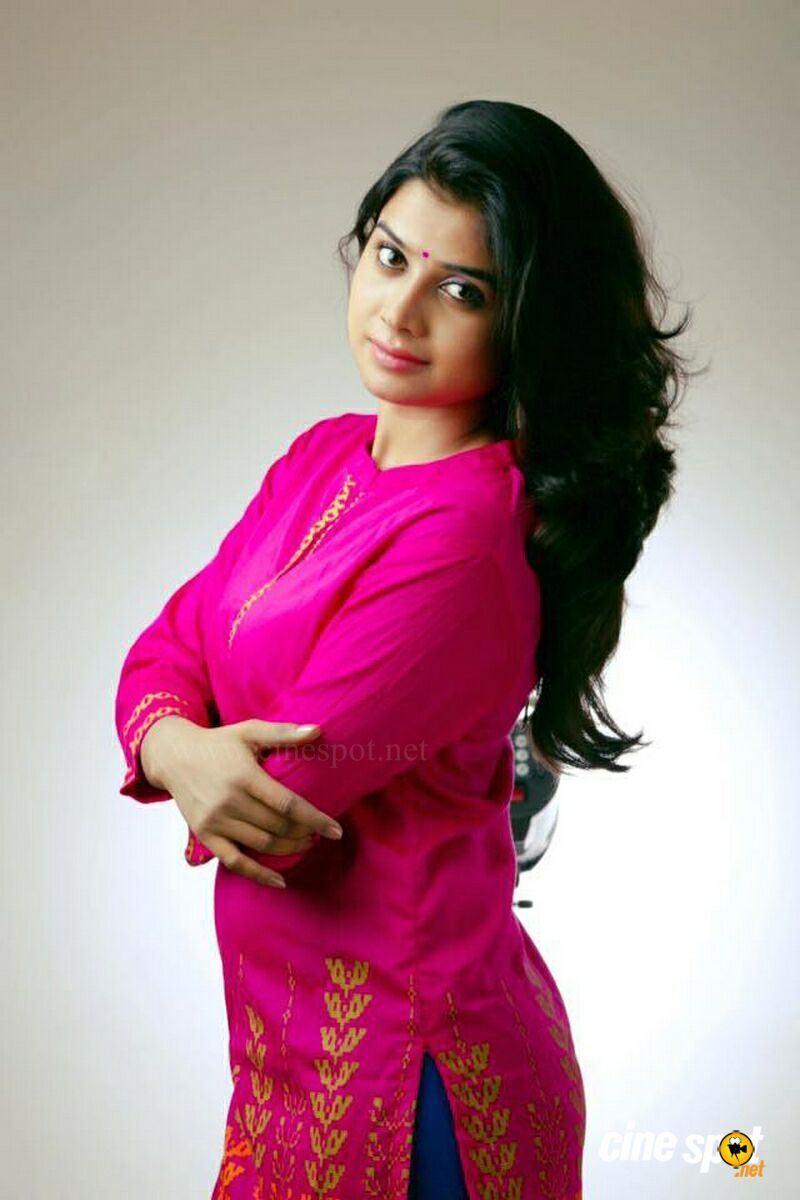 Sri Pallavi Wallpapers - Wallpaper Cave