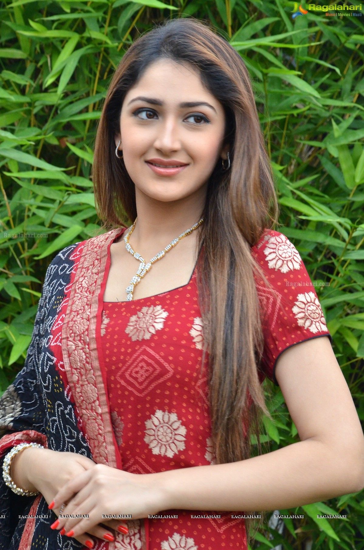 Sayyeshaa Saigal Wallpapers - Wallpaper Cave