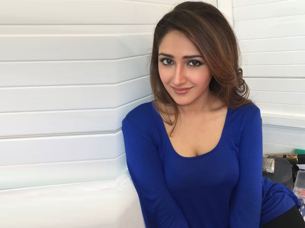 Sayyeshaa Saigal Wallpapers - Wallpaper Cave