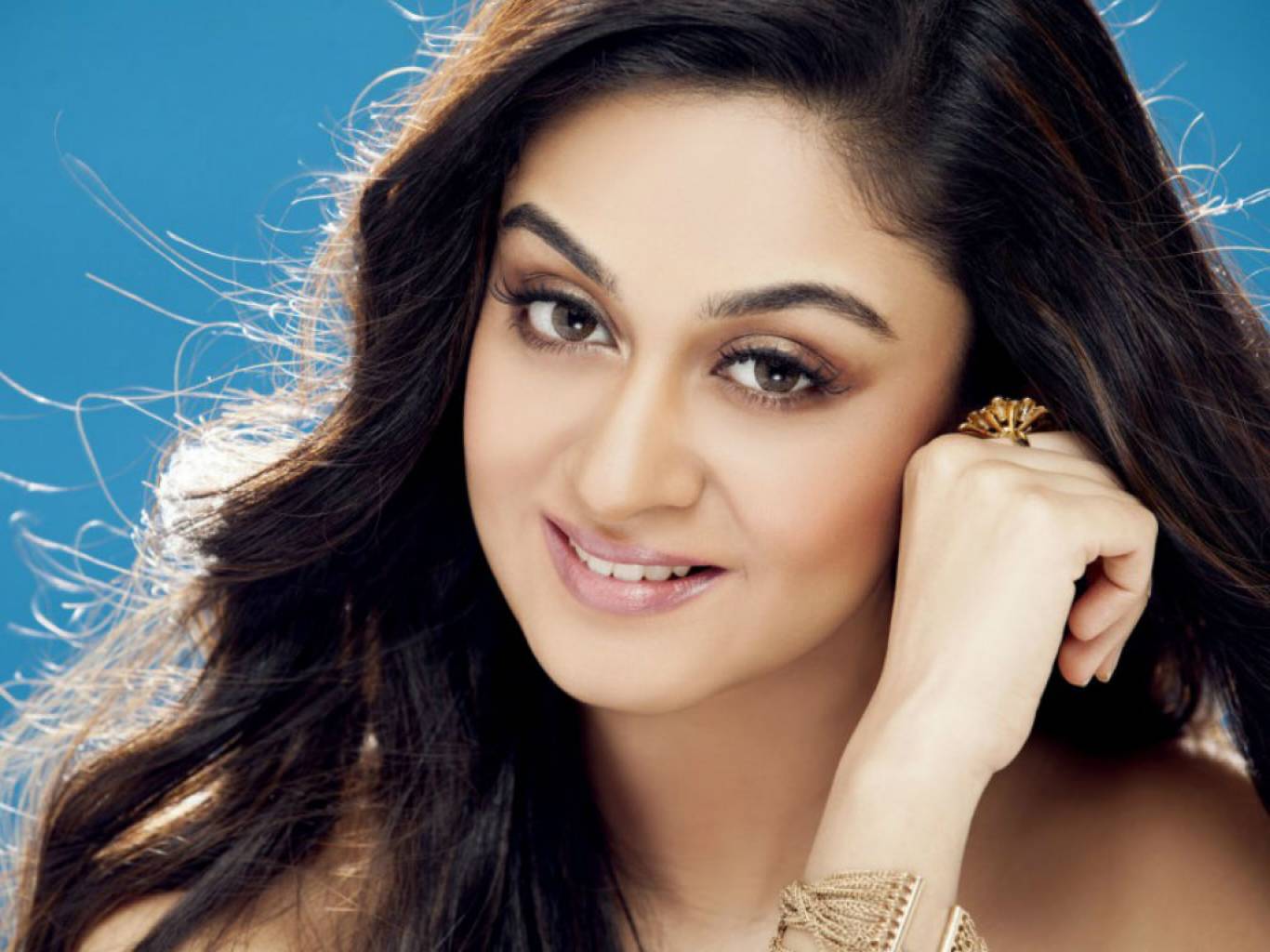 Aishwarya Arjun Wallpapers - Wallpaper Cave