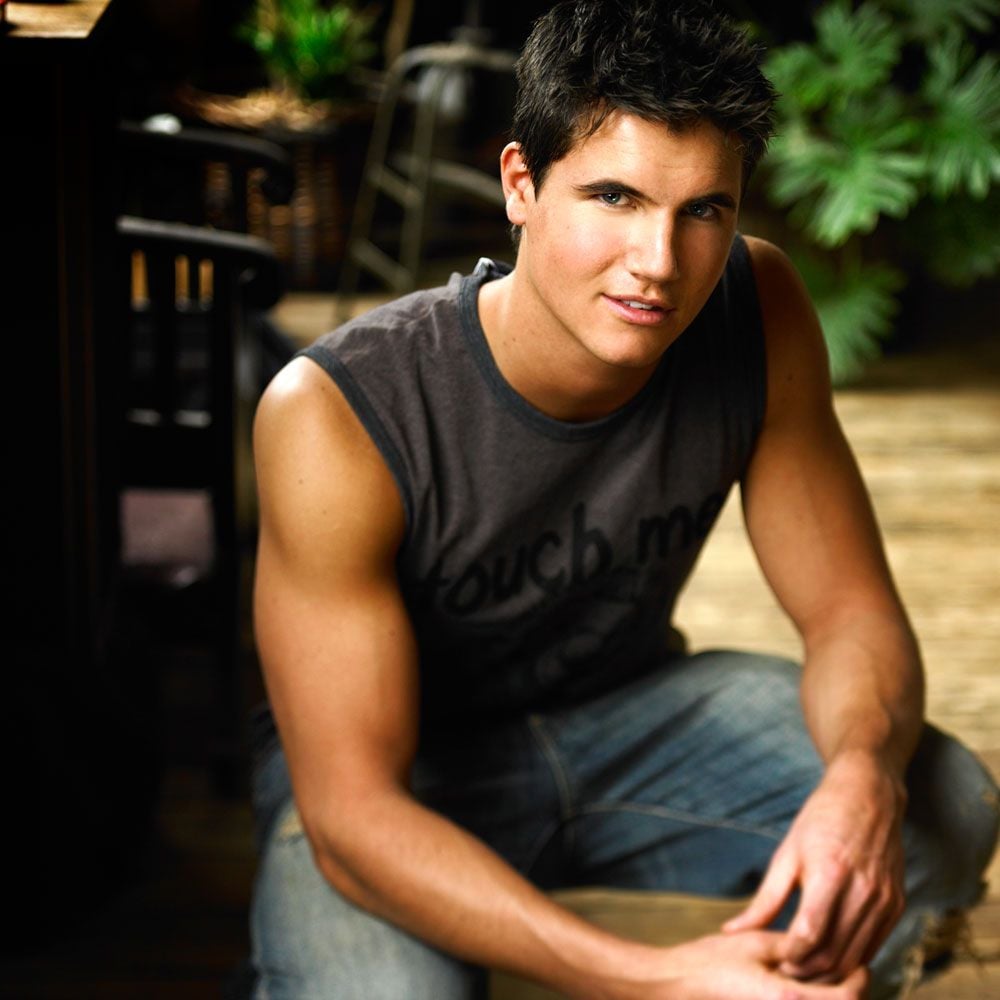 Robbie Amell Wallpapers - Wallpaper Cave