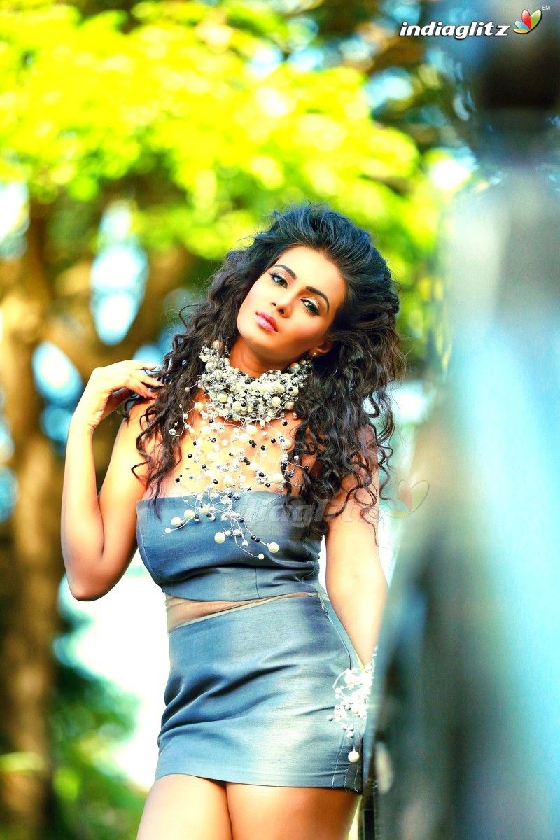 Meera Mitun Wallpapers - Wallpaper Cave