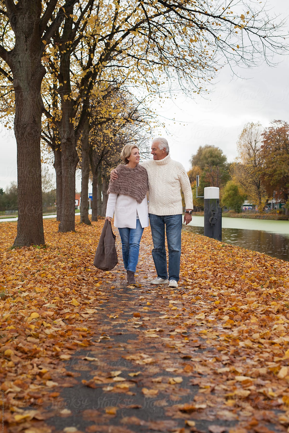 Lady Autumn Path Wallpapers - Wallpaper Cave