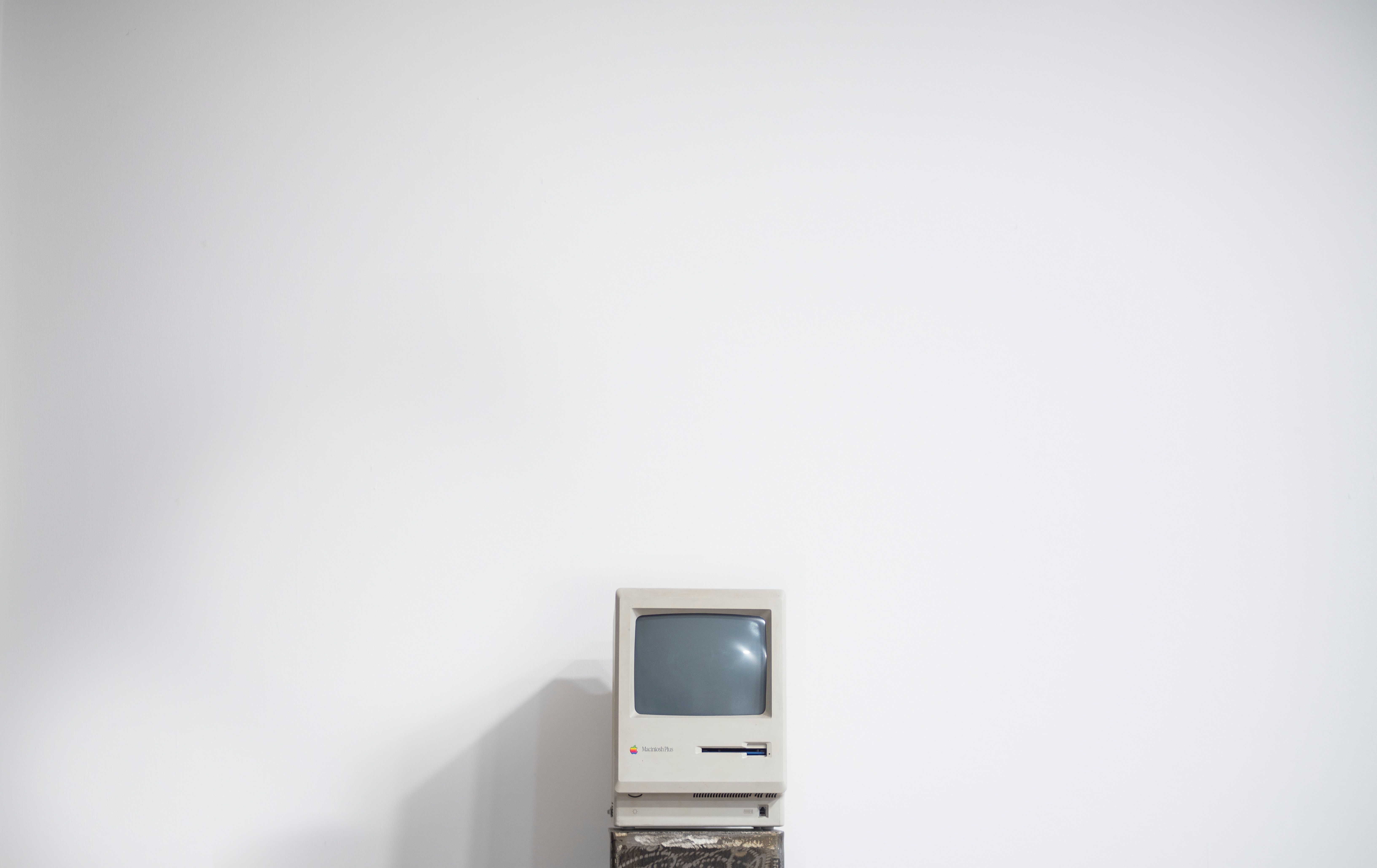 Retro Vintage Computer Minimal 4k Wallpapers - Wallpaper Cave