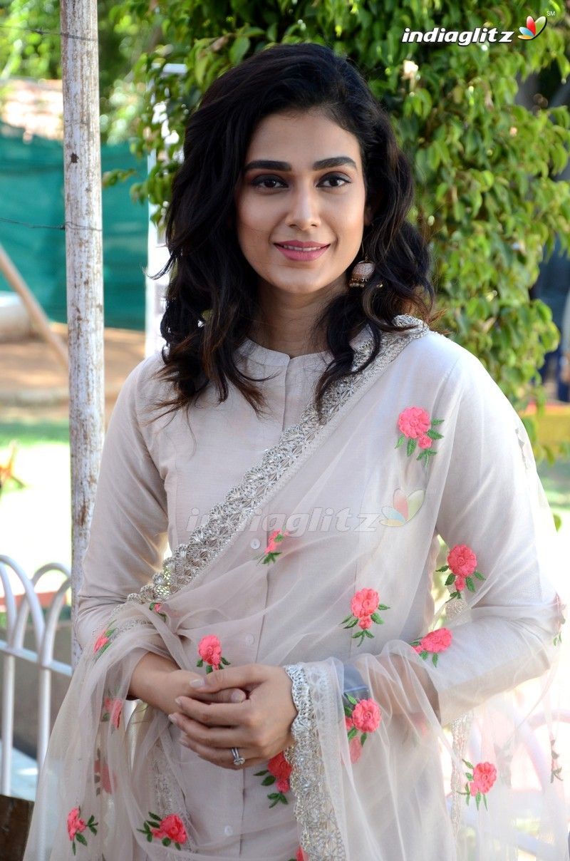 Akanksha Singh Wallpapers - Wallpaper Cave