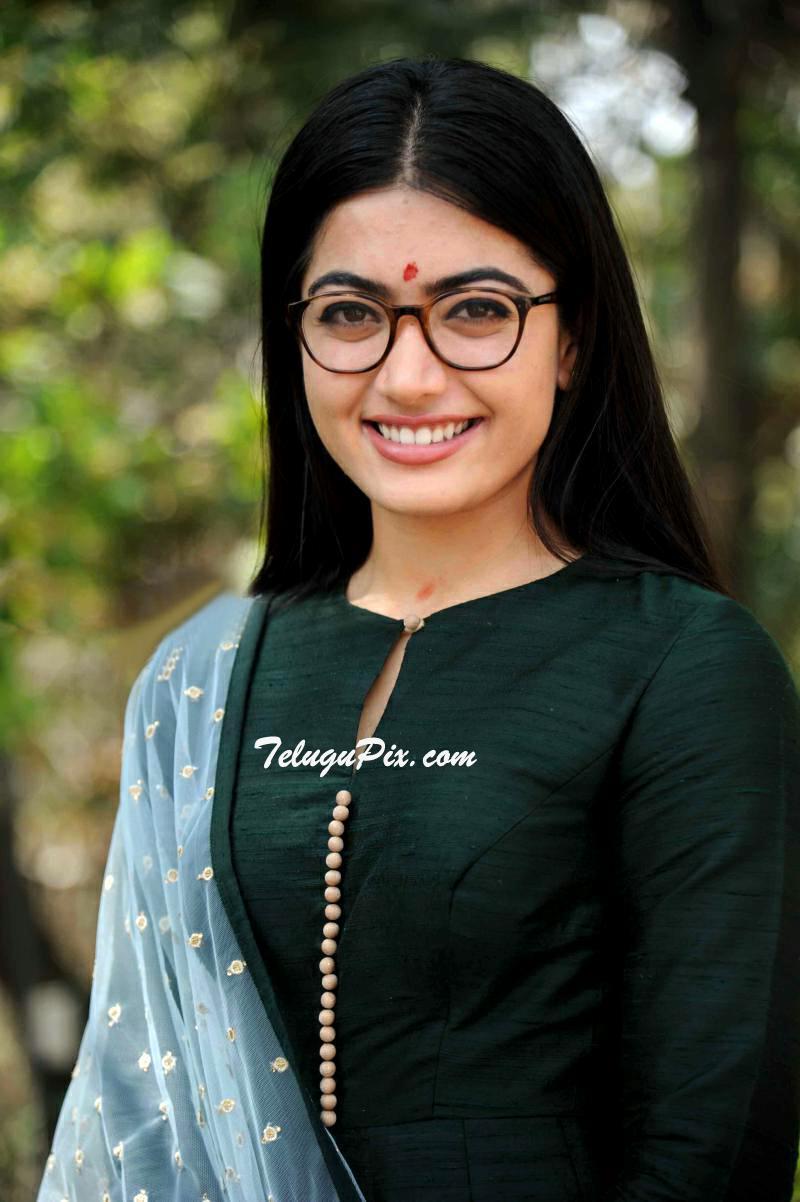 Rashmika Love Wallpapers - Wallpaper Cave