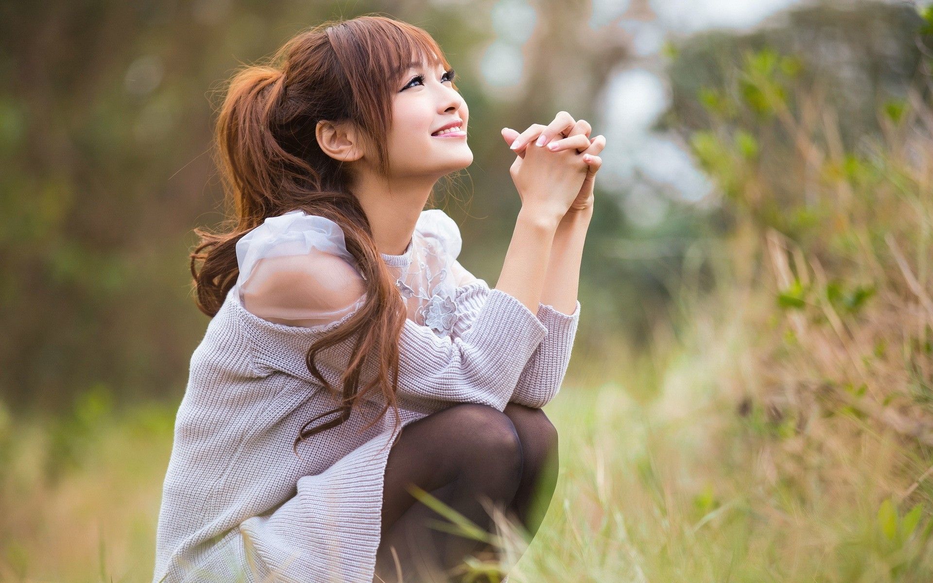 Women Looking Up Wallpapers - Wallpaper Cave